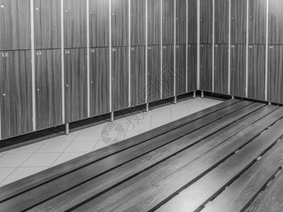 更衣室设施木制地板有储物高清图片下载-正版图片503547590-摄图网
