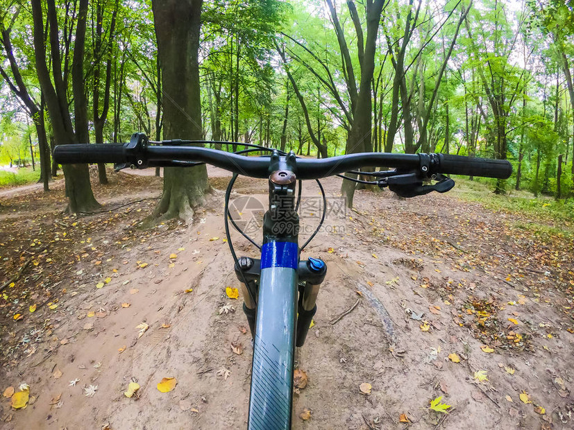 MTB秋季在小高清图片下载-正版图片504506952-摄图网