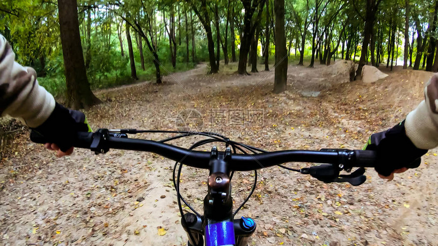 MTB秋季在小高清图片下载-正版图片504506955-摄图网