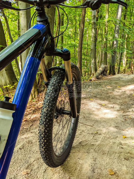 夏季的MTB自高清图片下载-正版图片504509280-摄图网