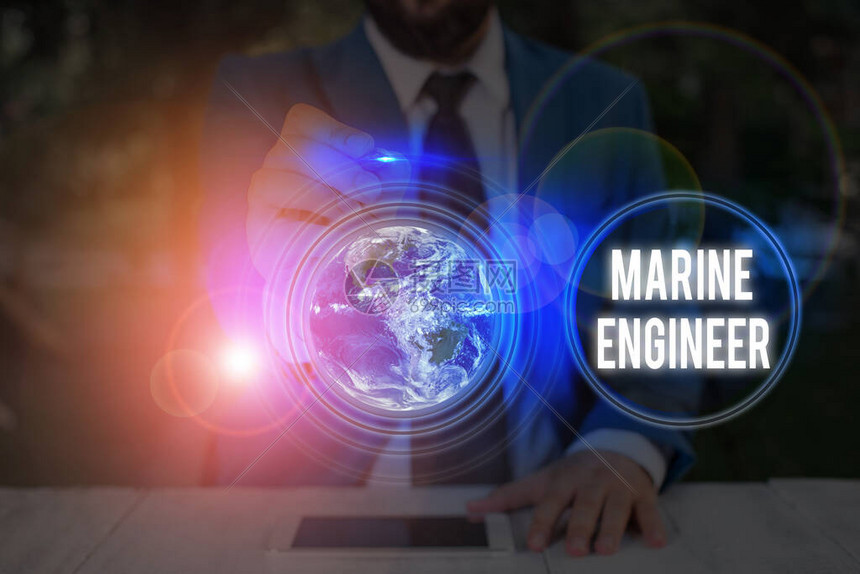 显示海洋工程师的书写笔记负责船舶维护和运营的商业概念是引擎NASA提供的这高清图片下载-正版图片504540349-摄图网