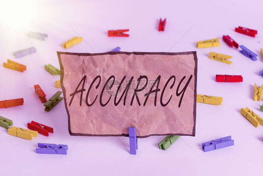 文字书写文本准确商业照片展示是指测量值与标准或已知值的接近程度彩色衣夹纸空提示白地高清图片下载-正版图片504572277-摄图网