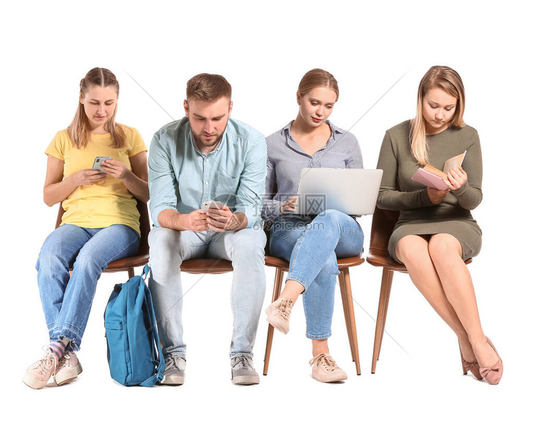 在白色背景上排队等候的人高清图片下载-正版图片504576794-摄图网