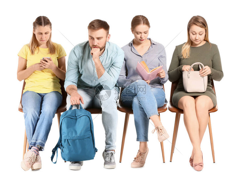 在白色背景上排队等候的人高清图片下载-正版图片504576828-摄图网