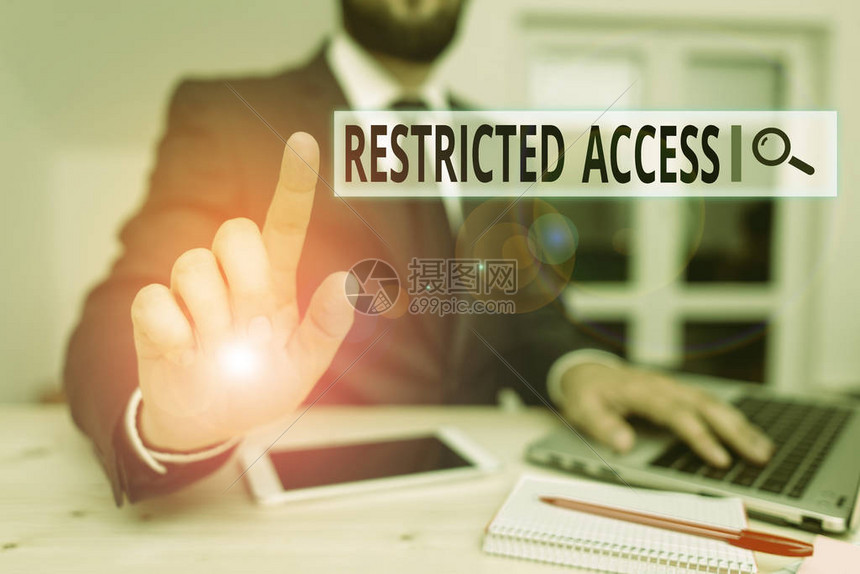 文字书写文本受限访问商业照片展示可能拒绝用户访问的一类服务男穿正装展示使用高高清图片下载-正版图片504602565-摄图网