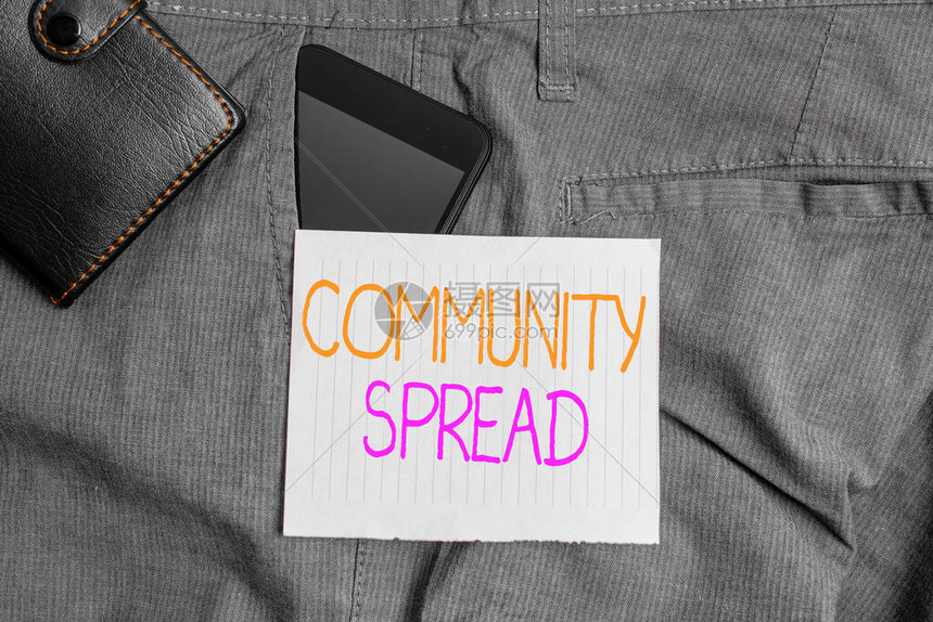 显示社区传播的概念手写概念意思是在本地区域内传播一种高度传染疾病的智能手机设备在裤前高清图片下载-正版图片504604003-摄图网