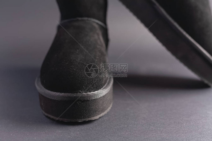 黑色绒面革uggs黑色背景上的库存照片高清图片下载 正版图片504606758 摄图网