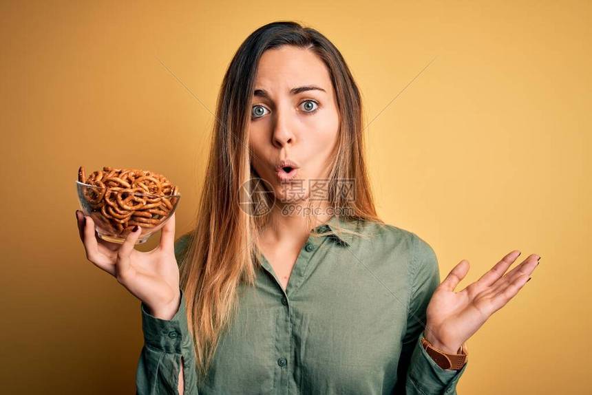 年轻漂亮的金发女郎高清图片下载 正版图片504639264 摄图网