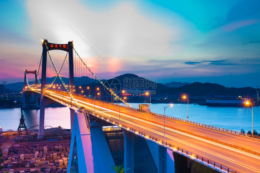 夜间在Xiam高清图片下载-正版图片504678637-摄图网