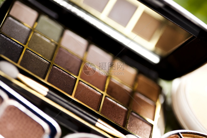 化妆和眼影高清图片下载-正版图片504690488-摄图网