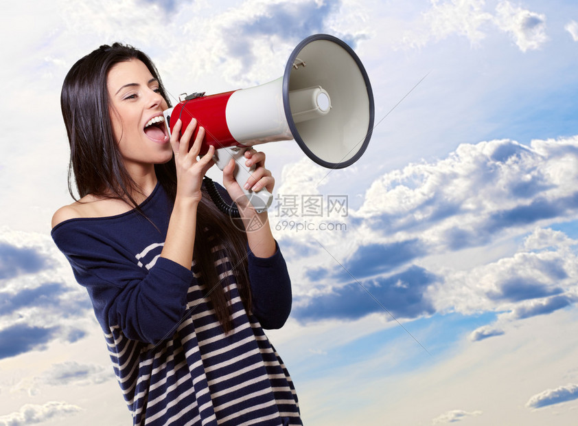 外门使用Megaphon高清图片下载-正版图片504729663-摄图网