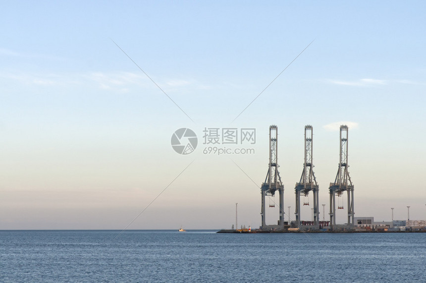 丹麦奥胡斯港集装箱起重高清图片下载-正版图片504738789-摄图网