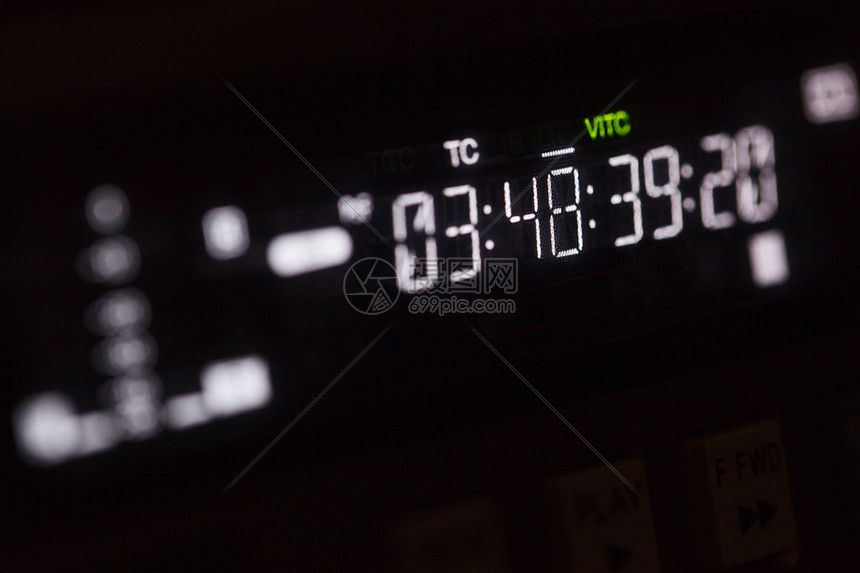 在专业录像机上运行的时间代码宏观镜头高清图片下载-正版图片504764715-摄图网