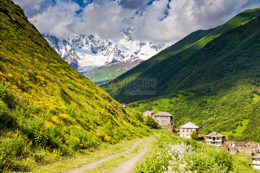 哈尔德村上斯瓦涅蒂格鲁吉亚欧洲高加索山脉美高清图片下载-正版图片504774997-摄图网