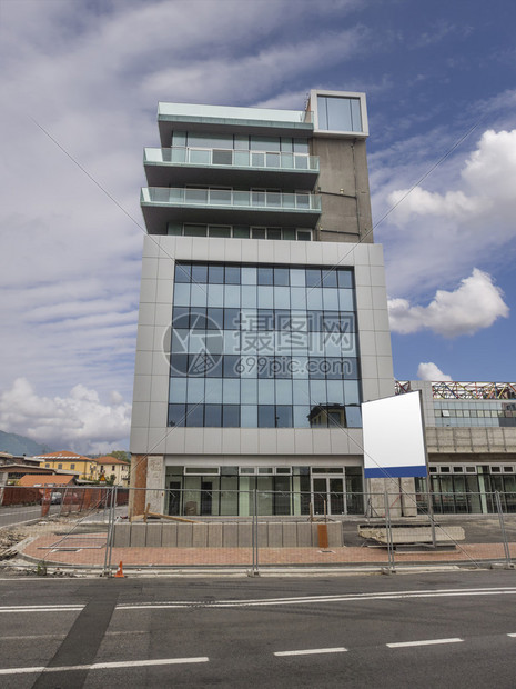 可供出售或租赁的新商业零售和办公空间高清图片下载-正版图片504780406-摄图网