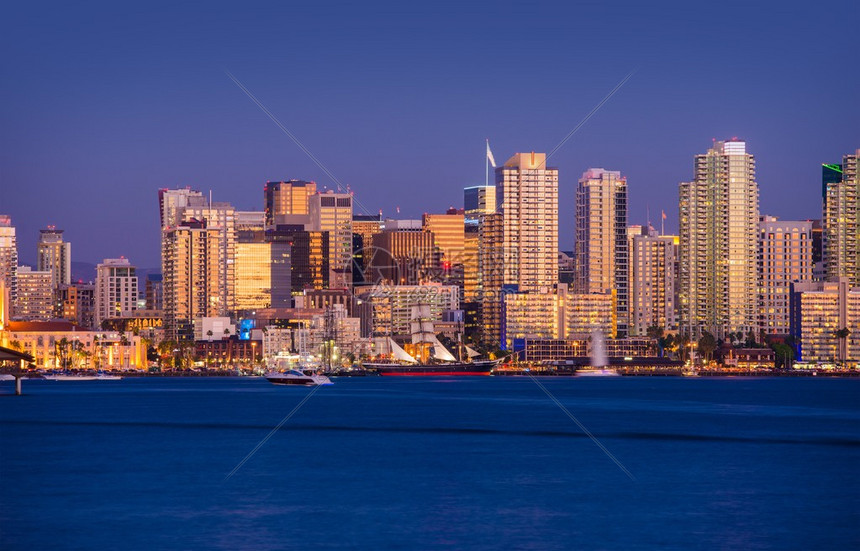 美国加利福尼亚州圣迭戈圣地亚哥天际线和海高清图片下载-正版图片504838118-摄图网