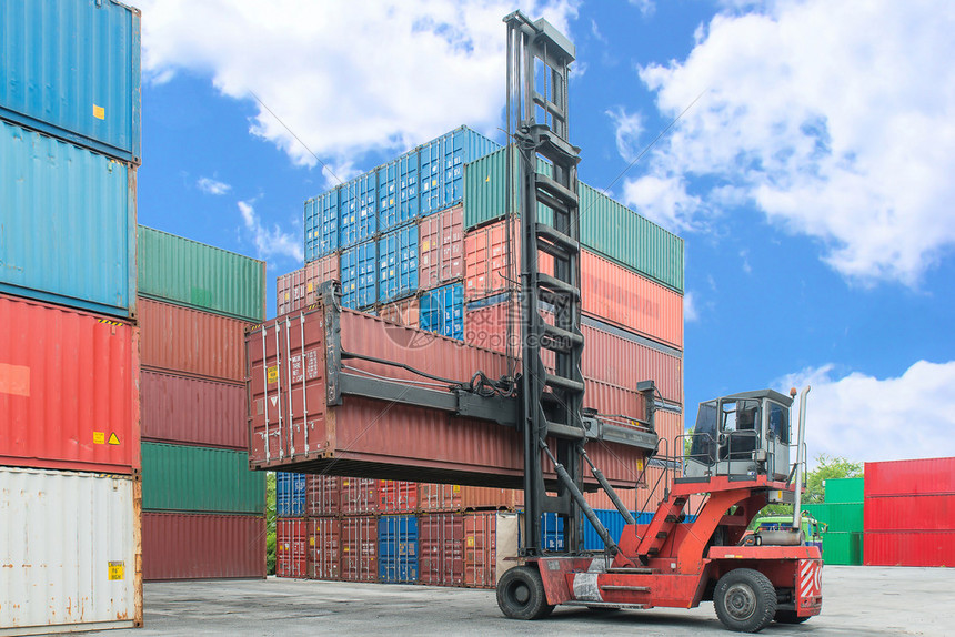 装卸集装箱装货仓库的高清图片下载-正版图片504858343-摄图网