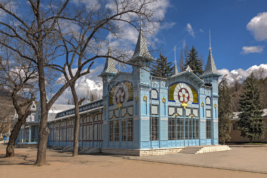 在公园花园建造玻璃和金属Lermontov画廊Pyat高清图片下载-正版图片504868983-摄图网