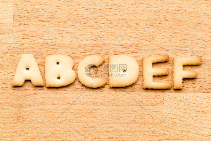 木制背景上写字母ABCDEF高清图片下载-正版图片504876483-摄图网