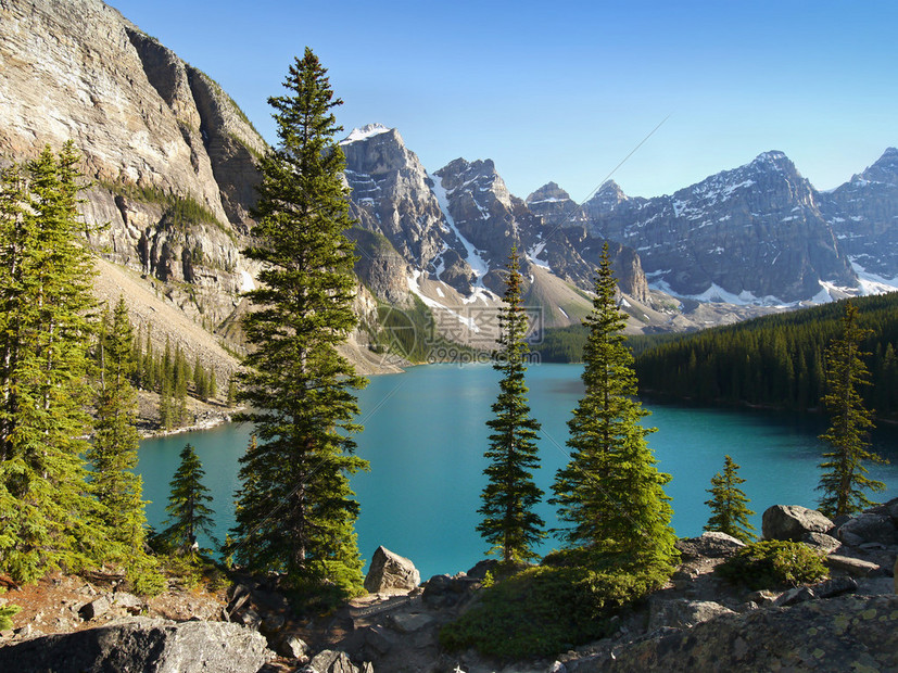 加拿大艾伯塔省莫拉因湖高清图片下载-正版图片504880830-摄图网