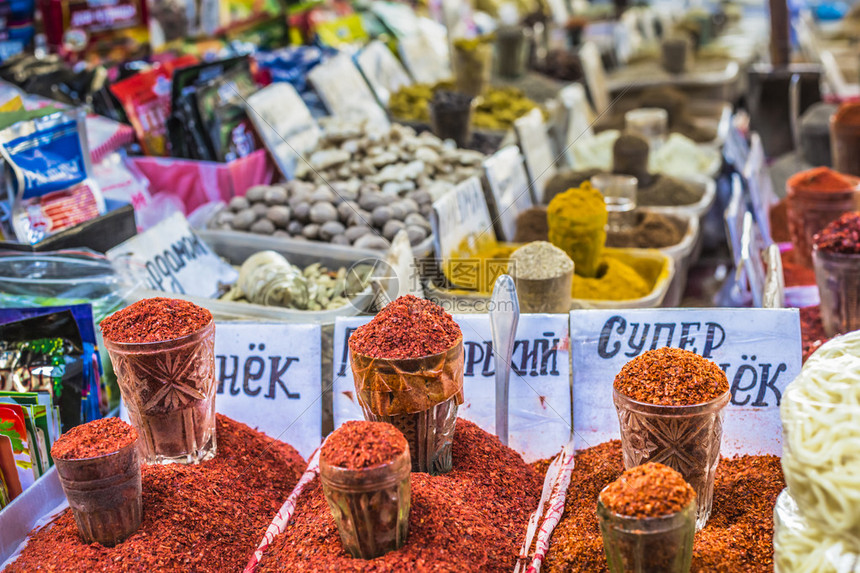 吉尔斯坦比什凯克的Osh高清图片下载-正版图片504891419-摄图网