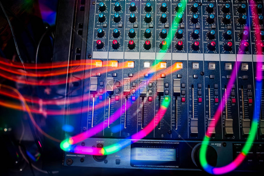 专业音乐设备高清图片下载-正版图片504996537-摄图网