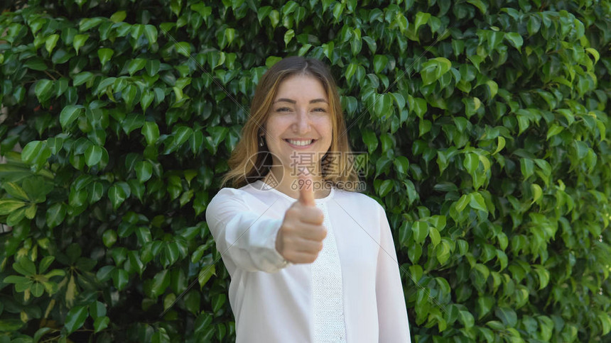 美丽的正面女人的肖像高清图片下载-正版图片505081554-摄图网