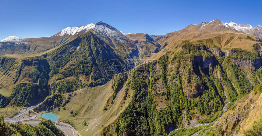 格鲁吉亚Gudaur附近格鲁吉亚俄罗斯友谊纪念碑大片山地高清图片下载-正版图片505083735-摄图网