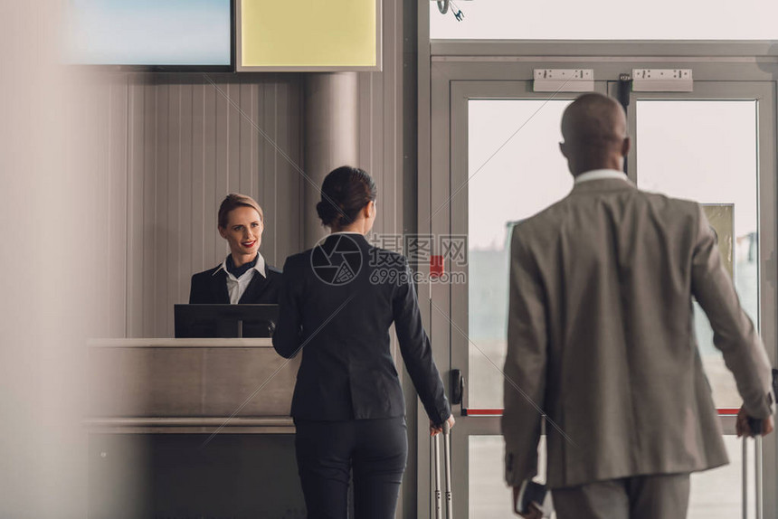 在柜台的机场检查车站对列队商务高清图片下载-正版图片505085671-摄图网