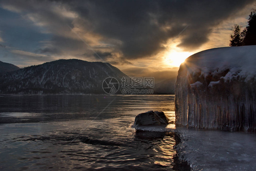 俄罗斯阿尔泰山泰勒斯高清图片下载-正版图片505107361-摄图网