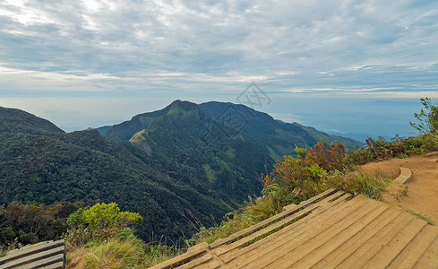 霍顿平原周边地区展示了世界尽头悬崖自然小径山峰和许多有趣的地高清图片下载-正版图片505144299-摄图网