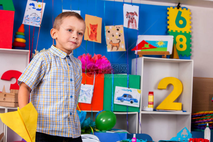 儿童梦想在幼儿园飞翔高清图片下载-正版图片505160357-摄图网