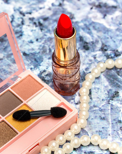 化妆和口红显示眼影和化妆品高清图片下载-正版图片505183030-摄图网