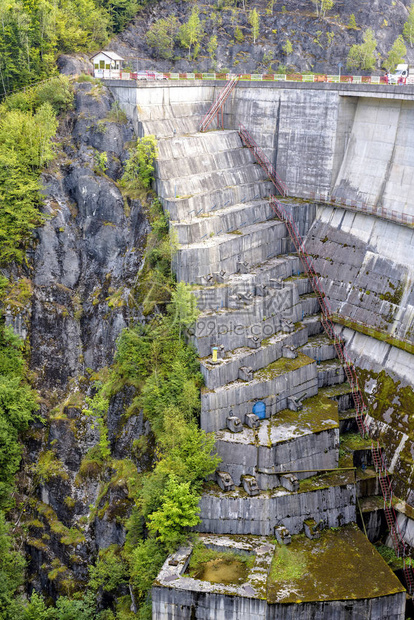 Sebes河上Oasa大坝拦河坝的日光景观绿树高清图片下载-正版图片505225283-摄图网