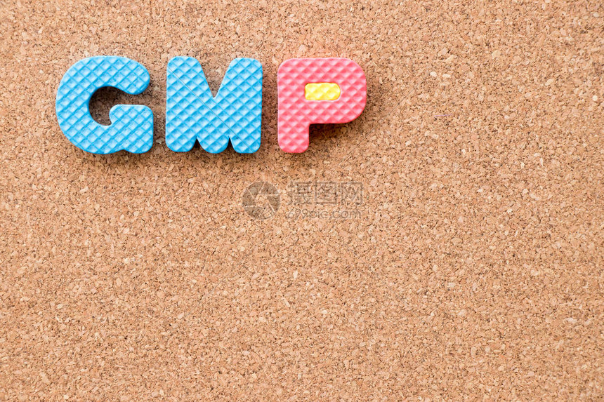以软木板背景的GMP简化良好制造做法字写成的彩色玩高清图片下载-正版图片505254102-摄图网