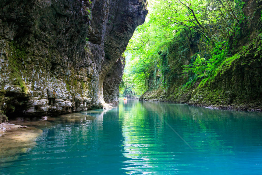 格鲁吉亚的Martvili峡谷高清图片下载-正版图片505289247-摄图网