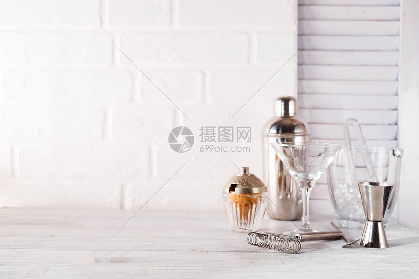 鸡尾酒调器调酒器钳子和勺子高清图片下载-正版图片505317008-摄图网
