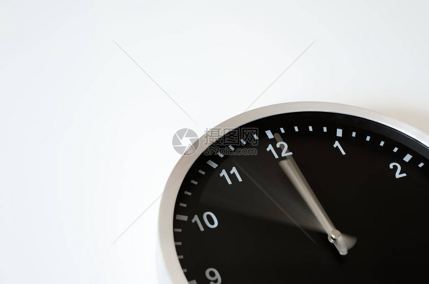 10分钟到午夜1230高清图片下载-正版图片505360871-摄图网