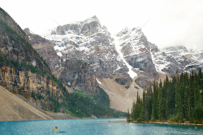 加拿大Banff公园山顶有雪盖的Mo高清图片下载-正版图片505378348-摄图网