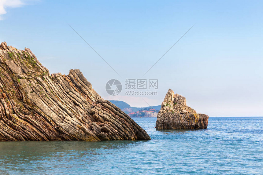 黑山亚得里亚海水域的岩石美丽的高清图片下载-正版图片505385539-摄图网