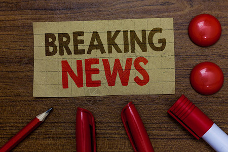 显示突发新闻的书写笔记商业照片展示特别报道公告发生当前问题Flashnews键盘蓝键意图计算机高清图片下载-正版图片505431538-摄图网