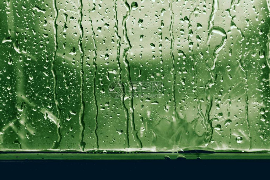 窗玻璃上的背景雨滴绿色清新高清图片下载-正版图片505480726-摄图网