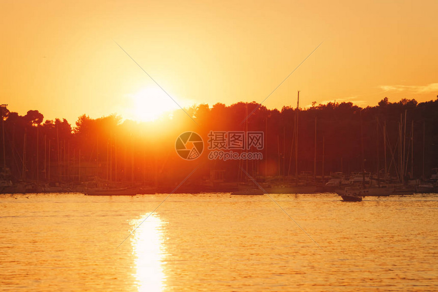 克罗地亚普拉亚得里亚海的Ma高清图片下载-正版图片505516891-摄图网