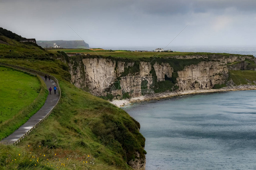 CarrickaRedeRoopeBridge是一座在北爱尔兰Antrim县Ballintoy附高清图片下载-正版图片505544840-摄图网