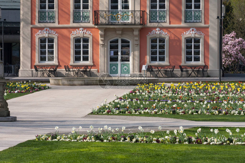 东春之情在法国南部古城的Rokoko公园就在Stuttgart和Mu高清图片下载-正版图片505554385-摄图网