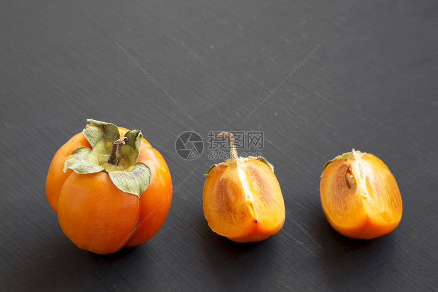 黑色表面的清新persimmon高清图片下载-正版图片505571489-摄图网