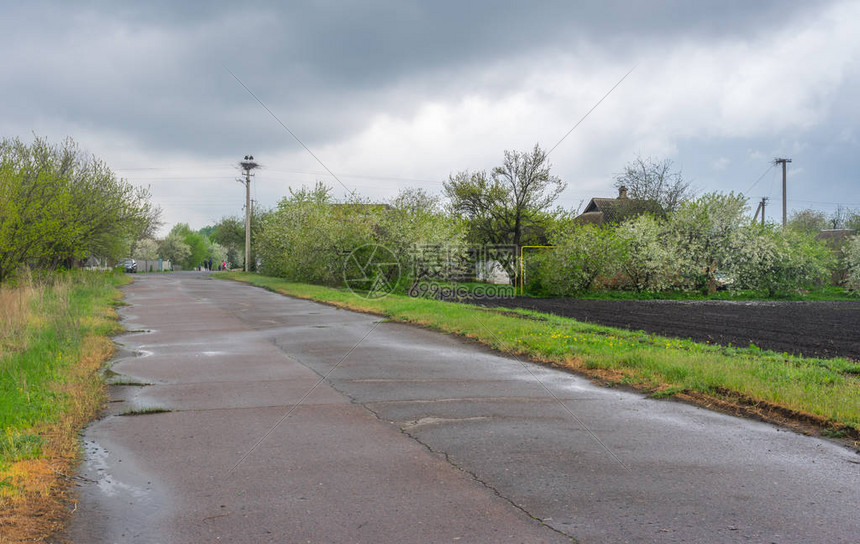 乌克兰Poltavskaya州边远村庄Terny的乡村地貌景观高清图片下载-正版图片505607988-摄图网