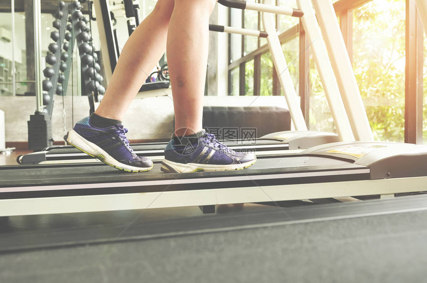 运行在Tread高清图片下载-正版图片505638921-摄图网