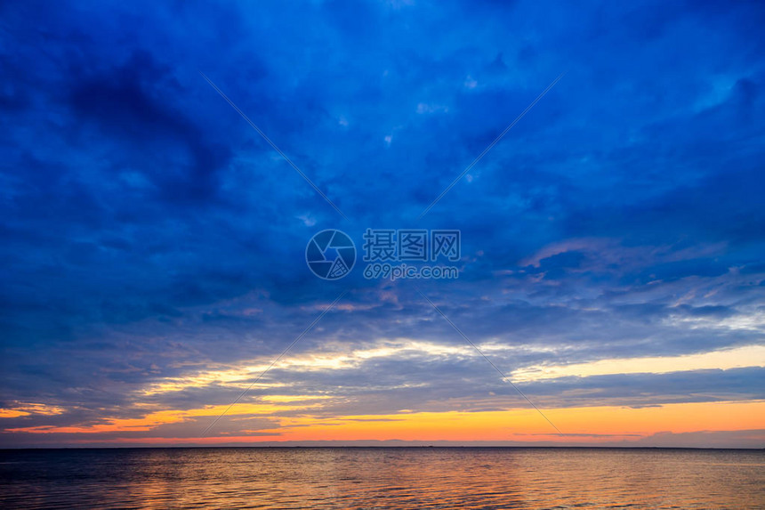 BayPosolskiySor日落在俄罗斯Baikal湖上高清图片下载-正版图片505678352-摄图网
