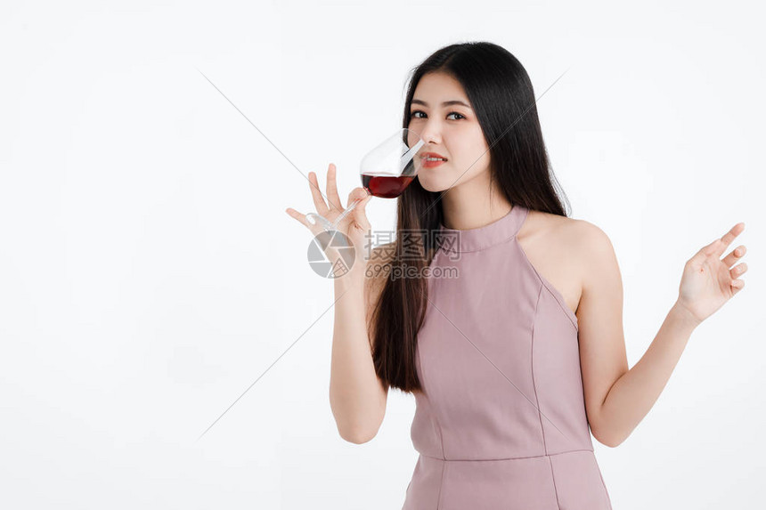 穿着粉色裙子的迷人年轻女高清图片下载 正版图片505684383 摄图网